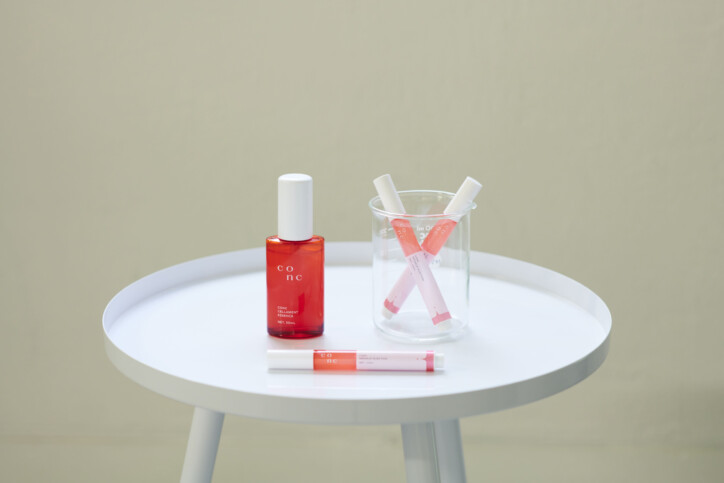 【CONC】注射器型・マイクロニードルの目元美容液が話題！美容皮膚科医も絶賛する理由とは？ - tend. 「あなたの好きが、ここで深まる。」